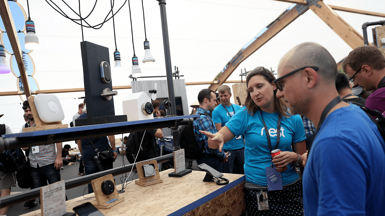 What Is Google Mesh WiFi? Mesh WiFi Coverage vs. Traditional Routers ...